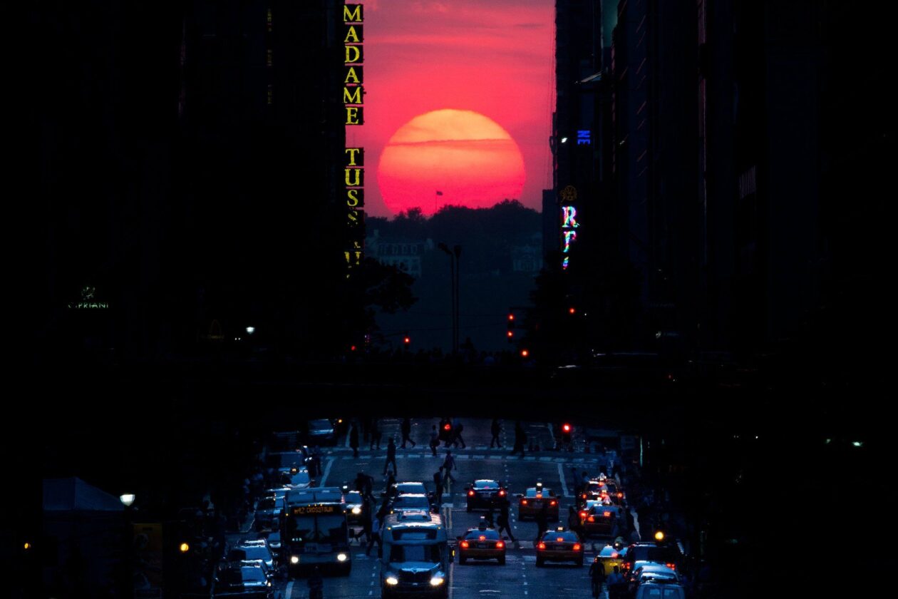 Manhattanhenge 2026 Dates | The sun sets over 42nd St.